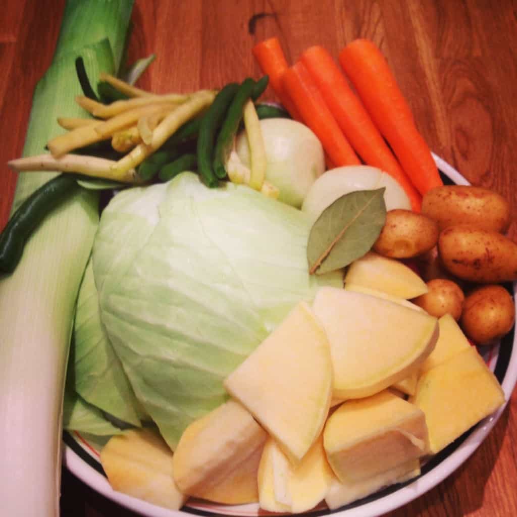 Recette traditionnelle de bouilli de boeuf et de légumes (pot-au-feu ...