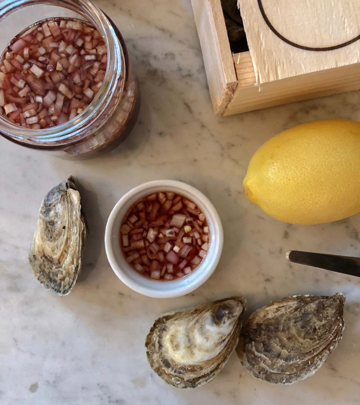 Oysters: Classic mignonette recipe and other toppings - Urbaine City