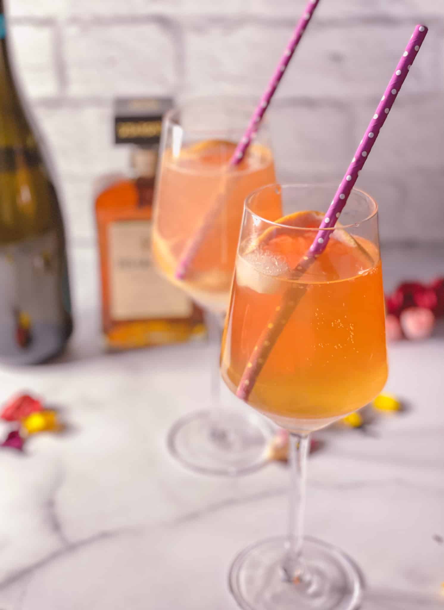 Recette de cocktail : Amaretto Spritz et pamplemousse - Urbaine City