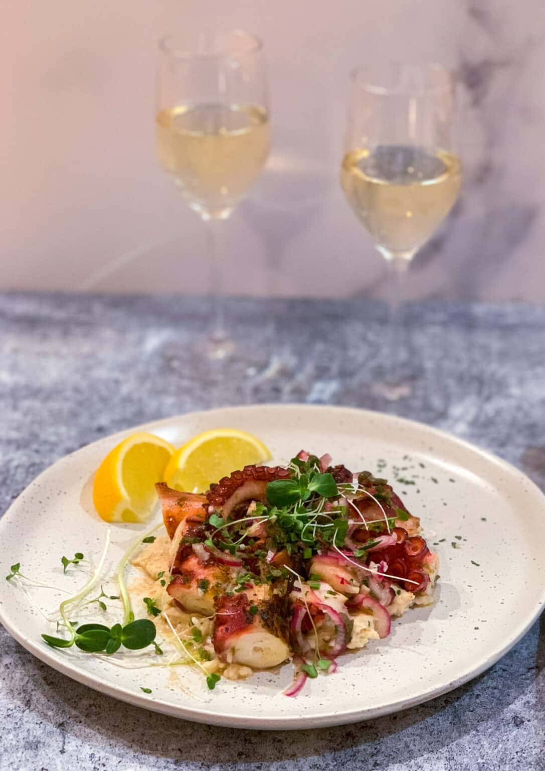 Salade de pieuvre grillée et son accord met-vin - Urbaine City
