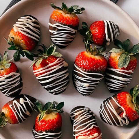 Fraises enrobées de chocolat: recette facile, étape par étape - Urbaine ...