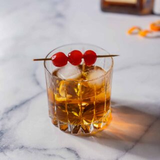 Cocktail: Amaretto Old Fashioned, with bourbon and maple - Urbaine City