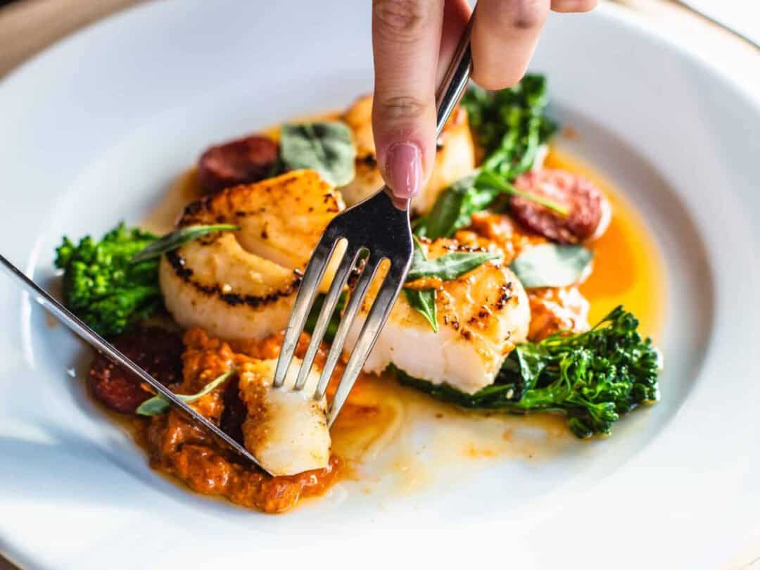 Comment cuire des pétoncles dans une poêle à la perfection - Urbaine City