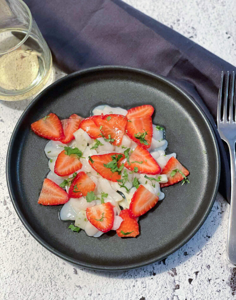 Easy and fancy recipe: scallop ceviche with strawberries, lime and ...